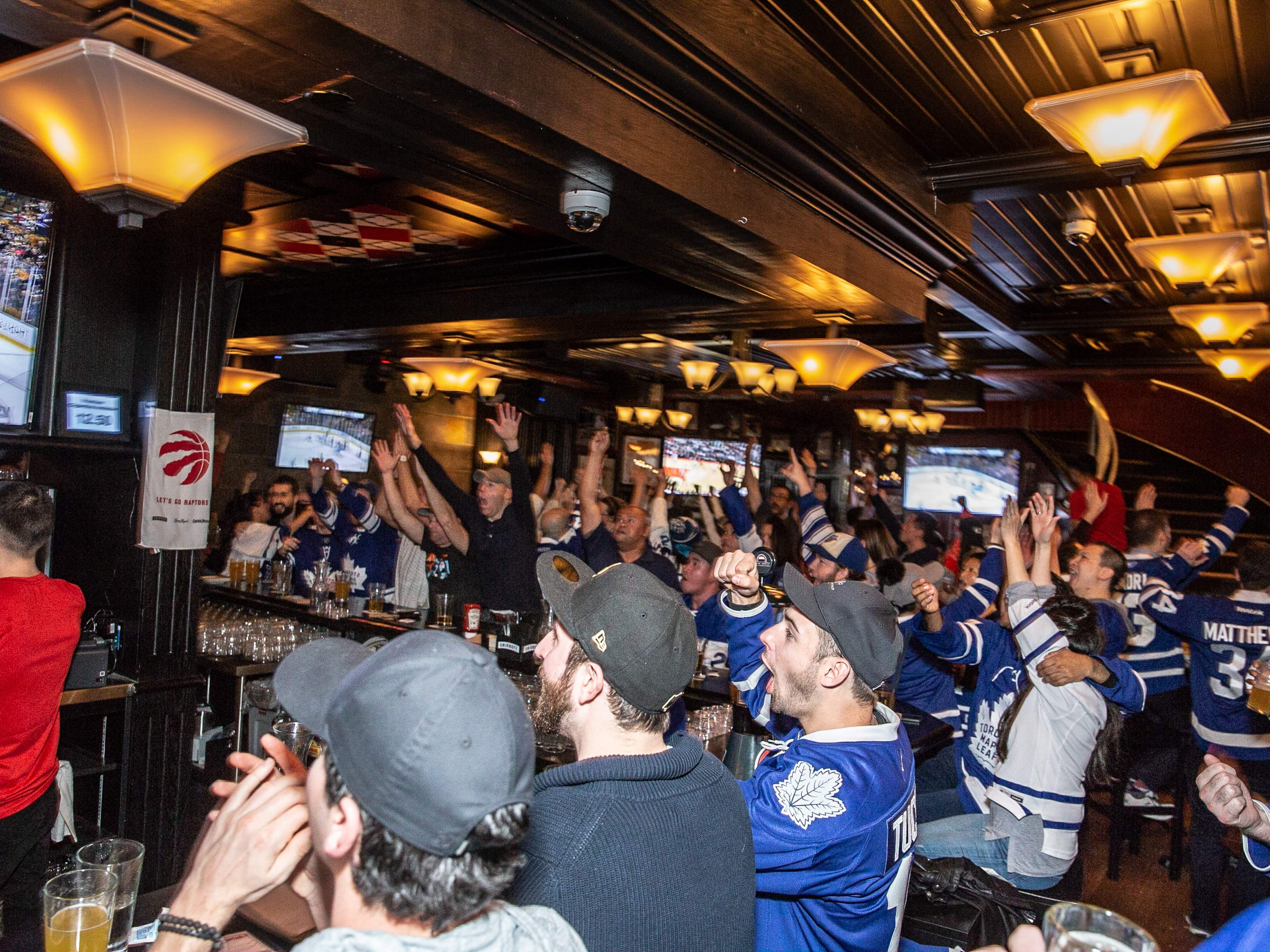 The best sports bars in Toronto to watch the game | Foodism CA