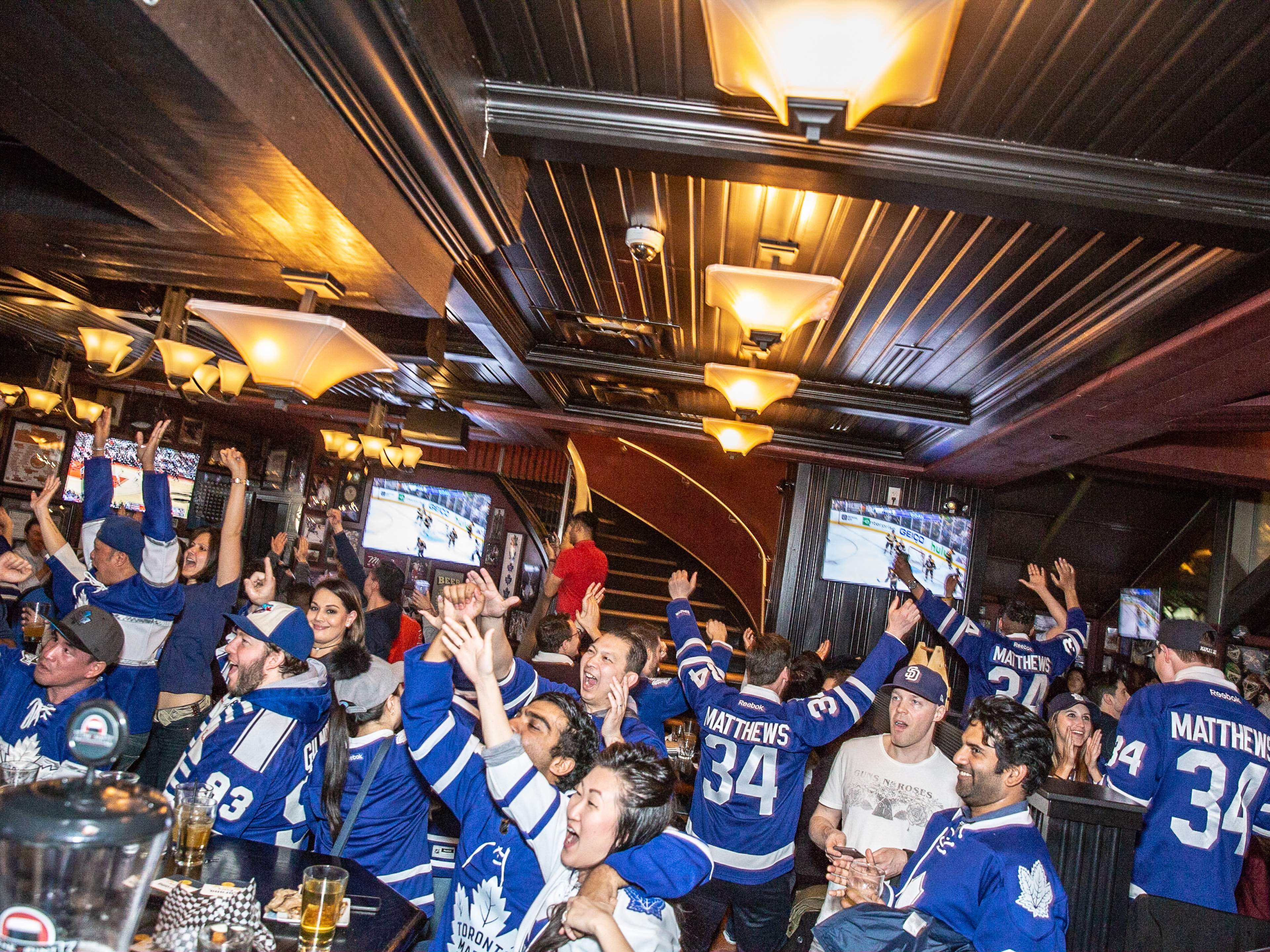 The best sports bars in Toronto to watch the game | Foodism CA